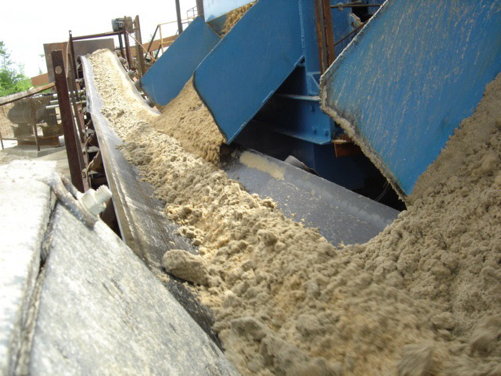 Featuring- Dewatering Screens - Conn-Weld